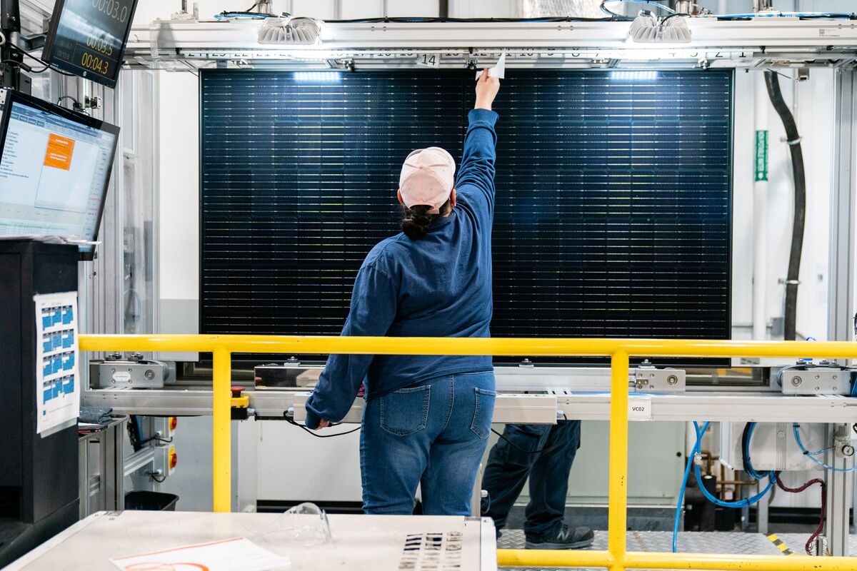 US Solar Makers Seek Additional Tariffs on Panel Imports From Asia ...